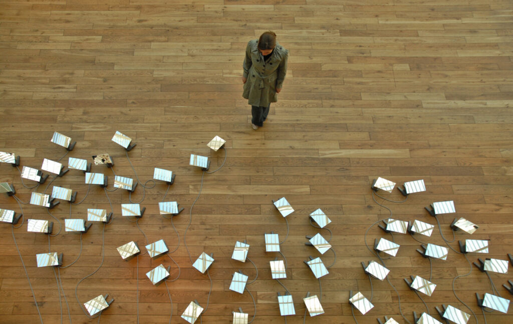 Random International - NR